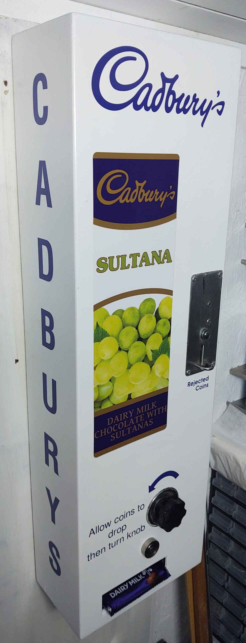 Cadbury's Sultana Chocolate Vending Machine (Square Case Single Coin ...